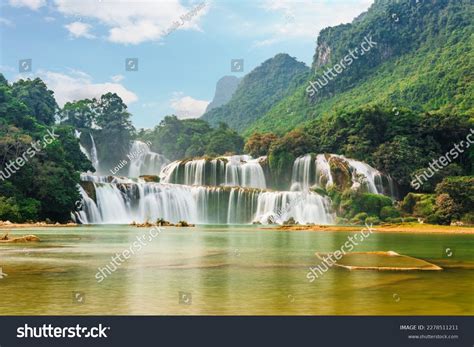 Located Border Line Between Vietnam China库存照片2278511211 Shutterstock