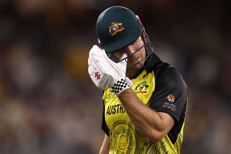Mitchell Marsh Walks Off Dejectedly After Falling For 18