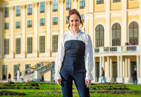 Debutant Danique Dusée Speelt Als Jonge Elisabeth Hoofdrol In Musical