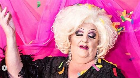 Tributos Pagados Después De Que La Icónica Drag Queen De Liverpool Que