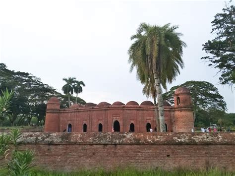 Premium Photo Shat Gombuj Mosque Exterior In Bagerhat Bangladesh