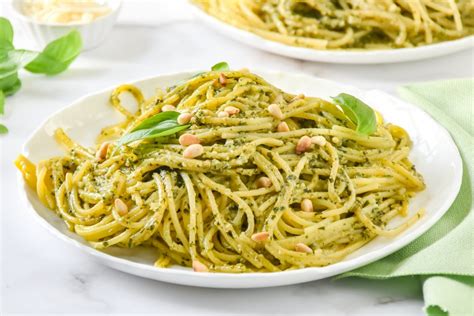 Espaguetis Al Pesto Una Receta De Pasta Con Tradición Italiana