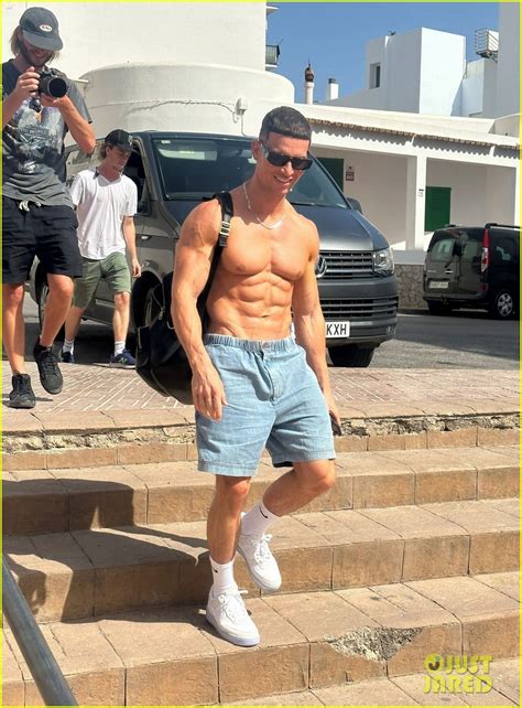 Dj Joel Corry Bares Ripped Six Pack Abs While Going Shirtless In Ibiza Photo 4961399