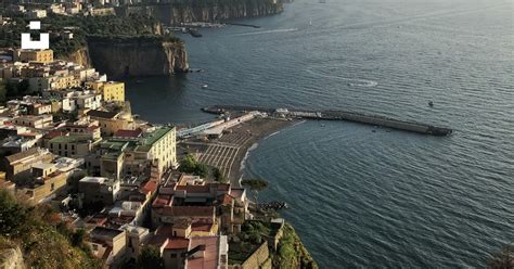 Houses Beside Body Of Water Photo Free Sorrento Image On Unsplash