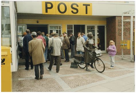 Fotografie Besucher Zum Tag Der Offenen Tür Beim Postamt Der Deutschen