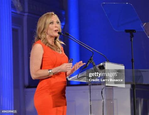 Espn Anchor Linda Cohn Speaks On Stage At The Paley Prize Gala News