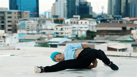 Premium Photo Skilled Caucasian Bboy Dancer Practicing Street Dancing
