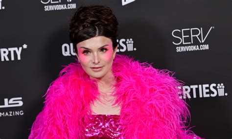 Who Is Dylan Mulvaney Trans Tiktok Star Under Fire Over Nike Ad