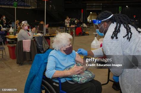 Mature Woman Vaccine Photos And Premium High Res Pictures Getty Images