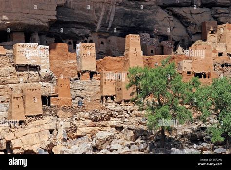 Dwelling Of The Tellem People On The Bandiagara Escarpment Above Telí