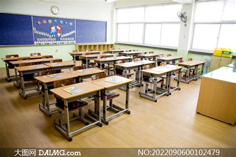 教室中摆放整齐的课桌摄影图片大图网图片素材
