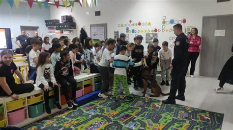 Policijski Službenici Proveli Edukaciju U OŠ Braća Bobetko Na Temu ” Znam što Je Ne Diram