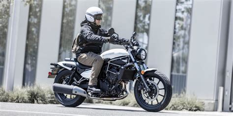 典雅珍珠白回歸！2025 Kawasaki Eliminator 500se 新色歐洲發表 Supermoto8