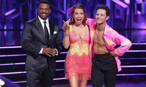 Inside Dwtss Alyson Hannigans Complicated History With Sarah Michelle