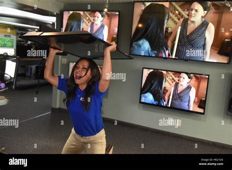 Deidra And Laney Rob A Train Danielle Nicolet 2017 Ph Fred Hayes © Netflix Courtesy Everett