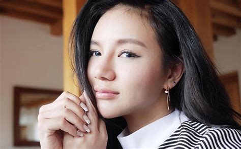 Singapore Socialite Kim Lim On Why Charity Work Is Important Her World Singapore Her World