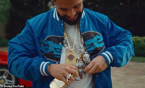 Drake Shows Off 22m Diamond Pendent Chain That Appears To Have Once