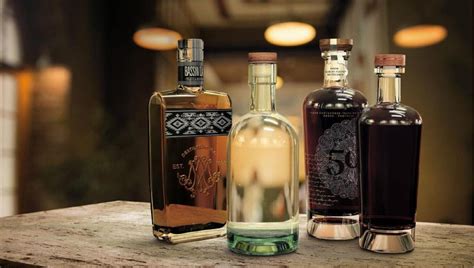 Custom Liquor Bottles Designs From China Glass Bottle Manfuacturers