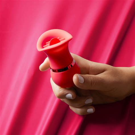 13 Best Oral Sex Toys That Feel Like A Tongue Per Sex Experts