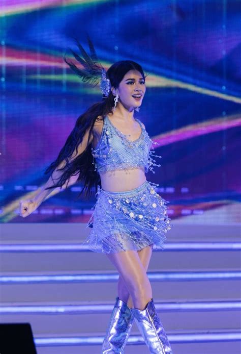 Bini Aiah Tiktok Style Concert Outfit Romantic Book Quotes