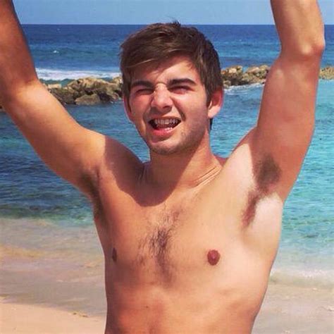 Pin De Speyton En Jack Griffo Fotos Para Reírse Chicos Famosos