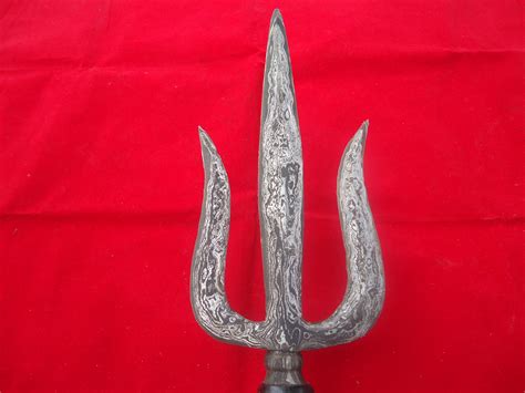 Tombak Trisula Keris