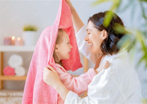 Premium Photo Mother And Daughter In The Bathroom
