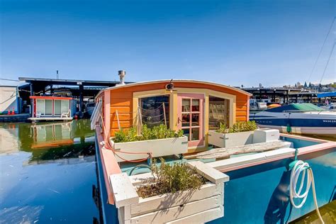 This Darling Seattle Houseboat Is A Perfect Cozy Getaway Teeny Abode