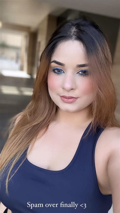 Syma Verma Runseenarmpits