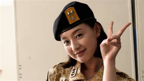Kim Ji Won Tak Disangka Begini Penampilan Pemeran Descendants Of The Sun Ini Saat Tiba Di
