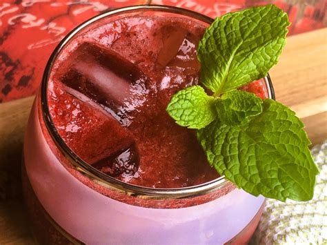 Elegant French Lavender Gimlet Cocktail Recipe