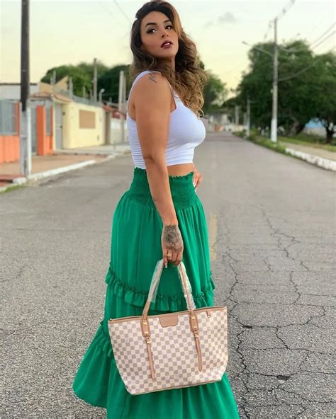 Thayna Dantas Scrolller