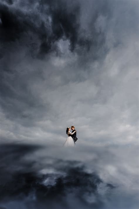 30 Beautiful Examples Of Negative Space In Portrait Photography Wedding Maps