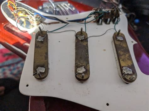 Vintage Guitar Pops Or Become Quietly Out Of Nowhere Rluthier