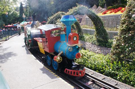 Casey Jr Train Video Casey Jr Circus Train Disneyland Caeqvo