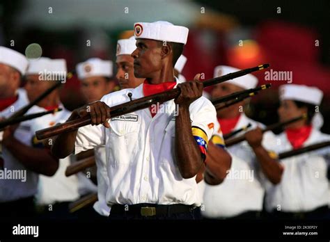Maracaibo Venezuela 24 07 2013 Soldiers Of The Venezuelan Navy During