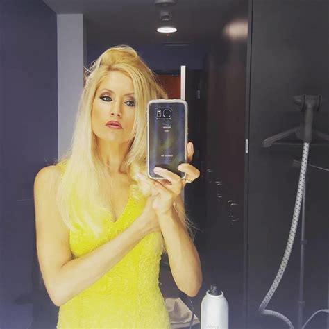 Reporterka „zaatakowana” Przez Karalucha Musicie To Zobaczyć