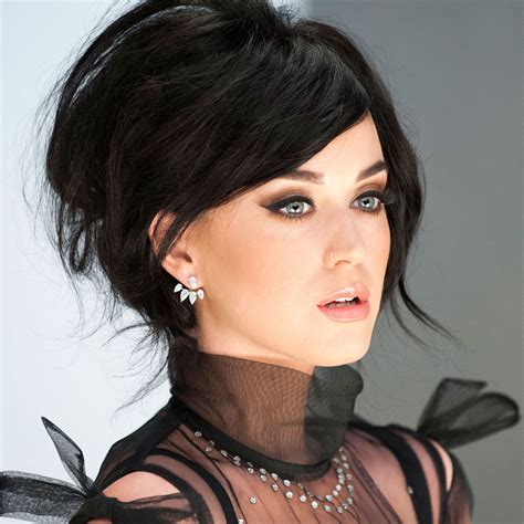 Covergirl Katyperrys Sweet Pink Lip And Sultry Smokey Eye