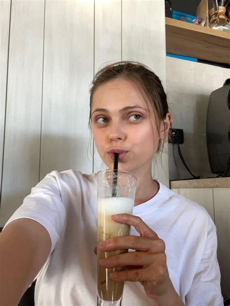 Face Of A Girl Whos Been Feeling Confident With No Makeup F21 R Faces