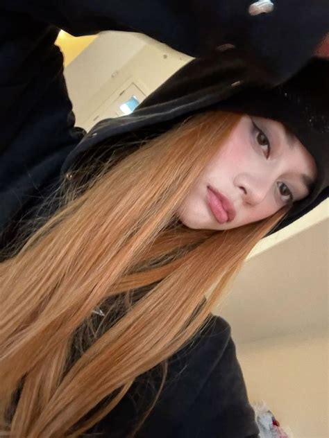 Weverse Megan Skiendiel Katseye Megan Singer Pretty Celebrities