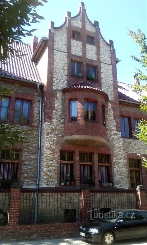 Vila Edaurda A Běly Valšíkových Z Ordinace V Růžové Zahradě