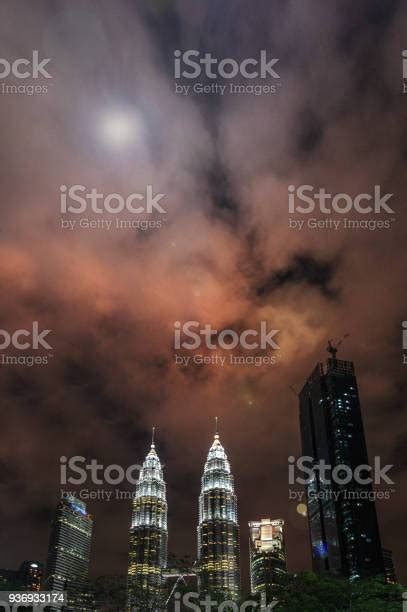 Kuala Lumpur By Night The Most Beautiful Skyline Over The Twin Petronas