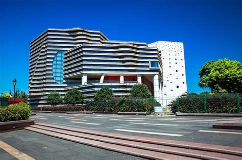 Premium Photo Public School Building