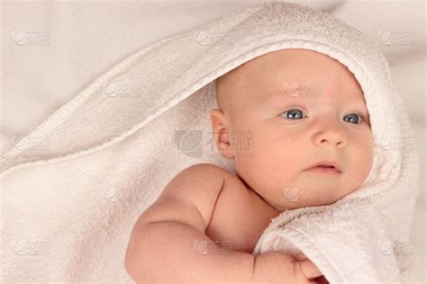婴儿毛巾白色用毛巾包裹宁静水平画幅高视角小的人