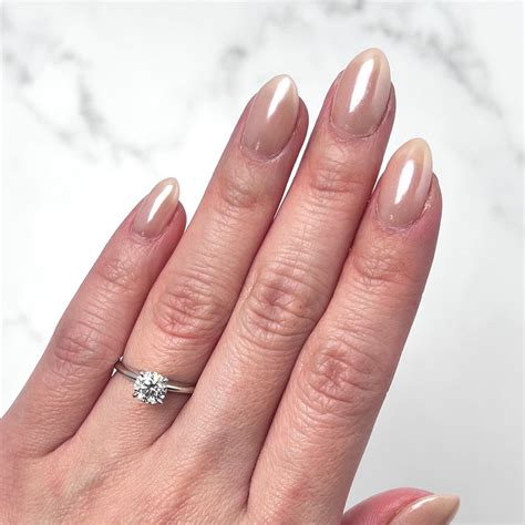 Round Cut Engagement Ring