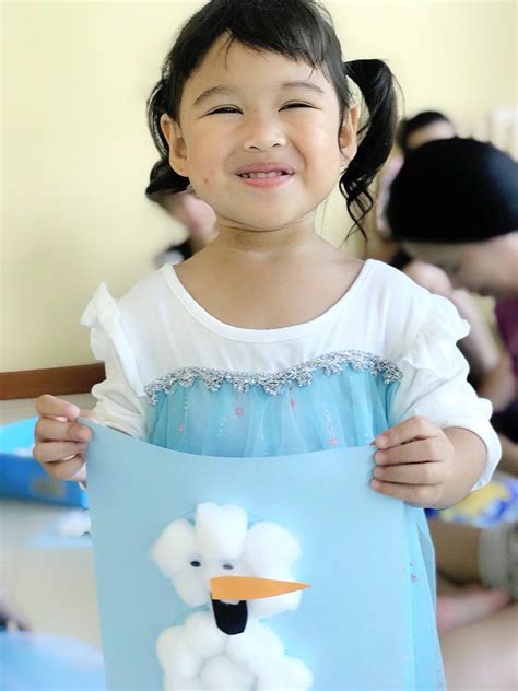 ปักพินโดย Laila Habibi ใน Frozen Party