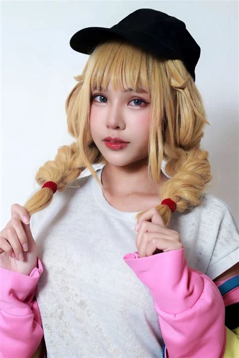 正妹 Coser「minichu」化身《航海王》紅髮傑克之女「歌姬美音」 Paradaily 遊戲｜動漫｜3c科技