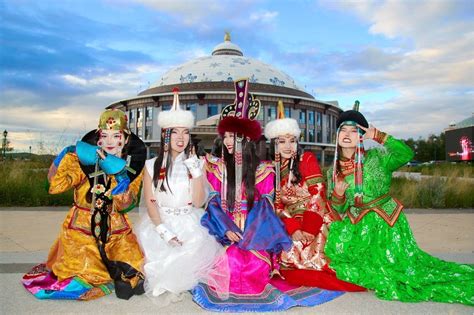 蒙古族高清图片 身穿蒙古族各部落传统服饰的蒙古族姑娘 人像图片免费下载格式5472像素编号71027430 千图网