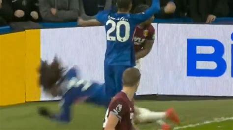Everyone Watched With Their Mouths Open Adama Traore Pushes Cucurella