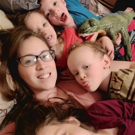 Amanda Chriss Instagram Twitter And Facebook On Idcrawl